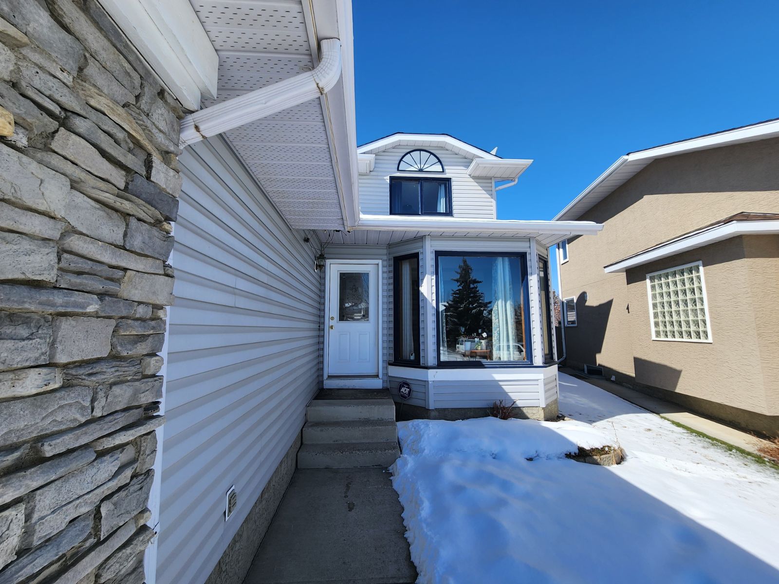 72 Hidden Vale Close NW, Calgary AB | HonestDoor